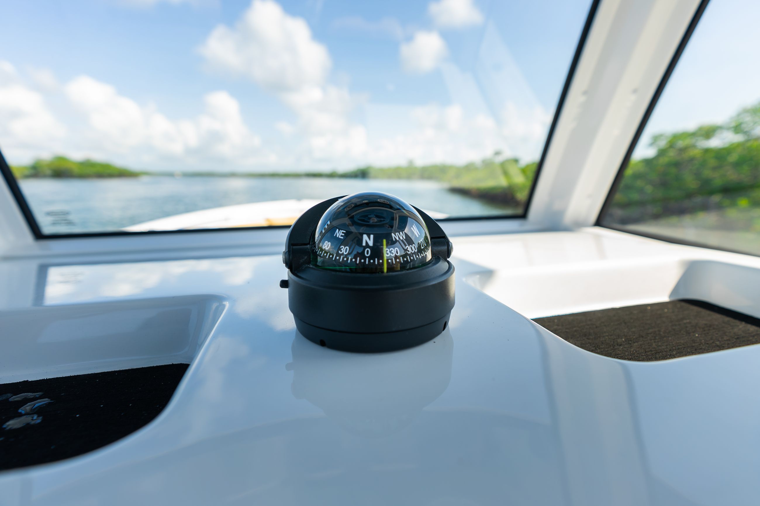 Heritage 261 Center Console · Features | Sportsman Boats