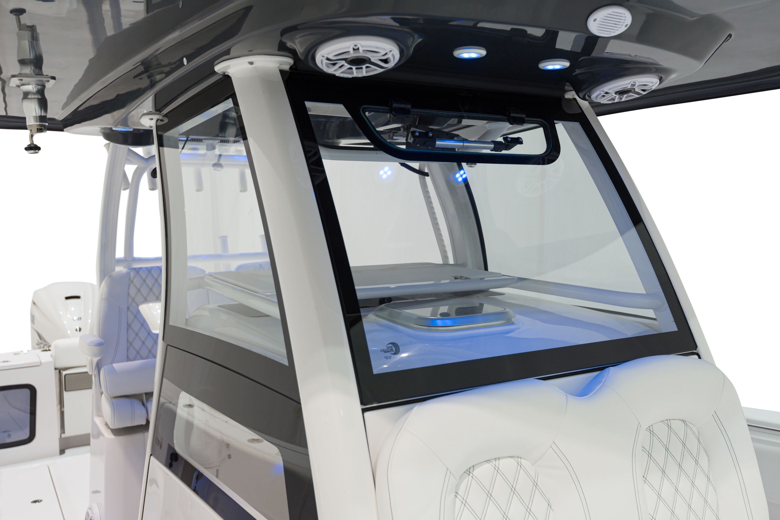 Open 322 Center Console · Features | Sportsman Boats