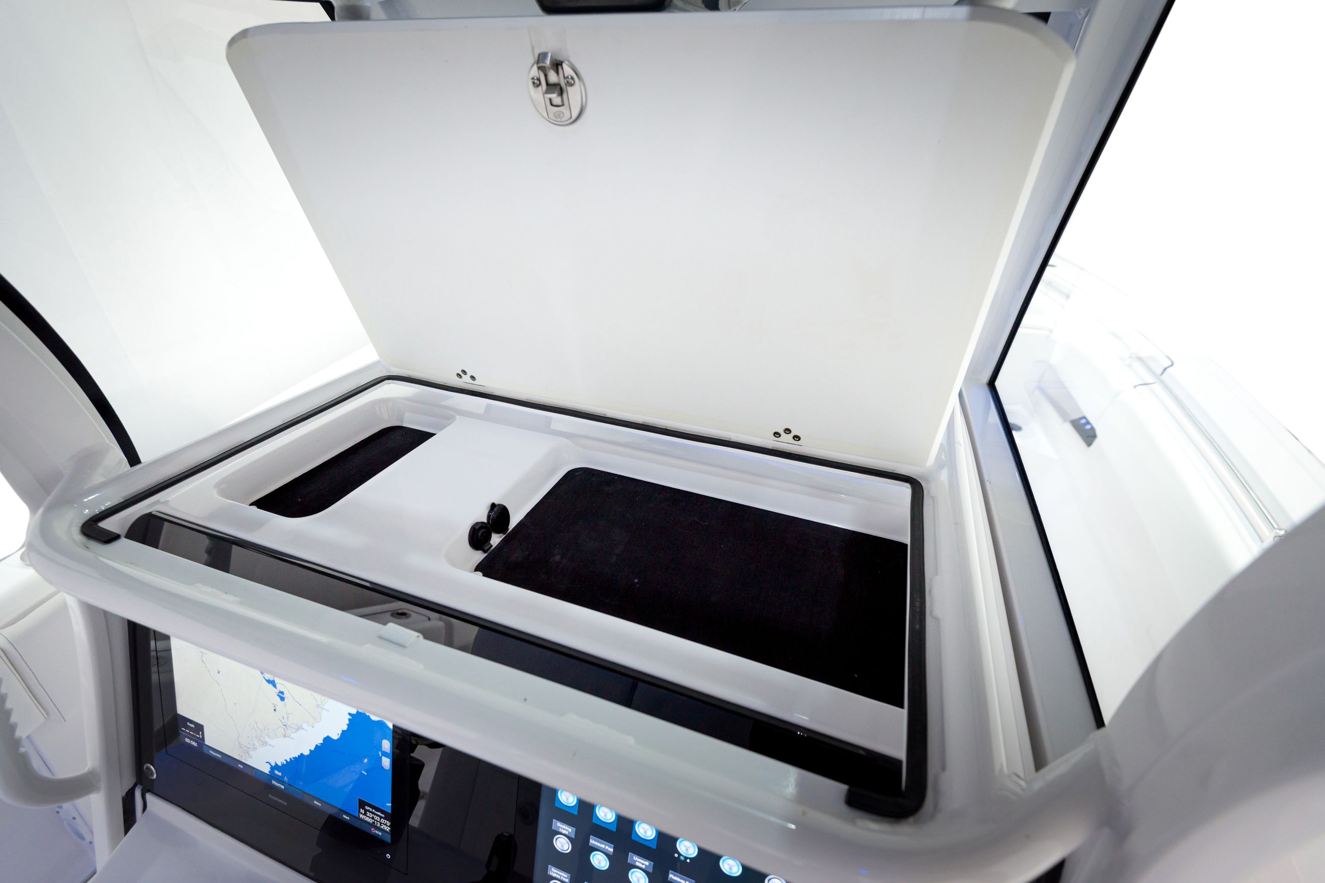 Open 322 Center Console · Features | Sportsman Boats