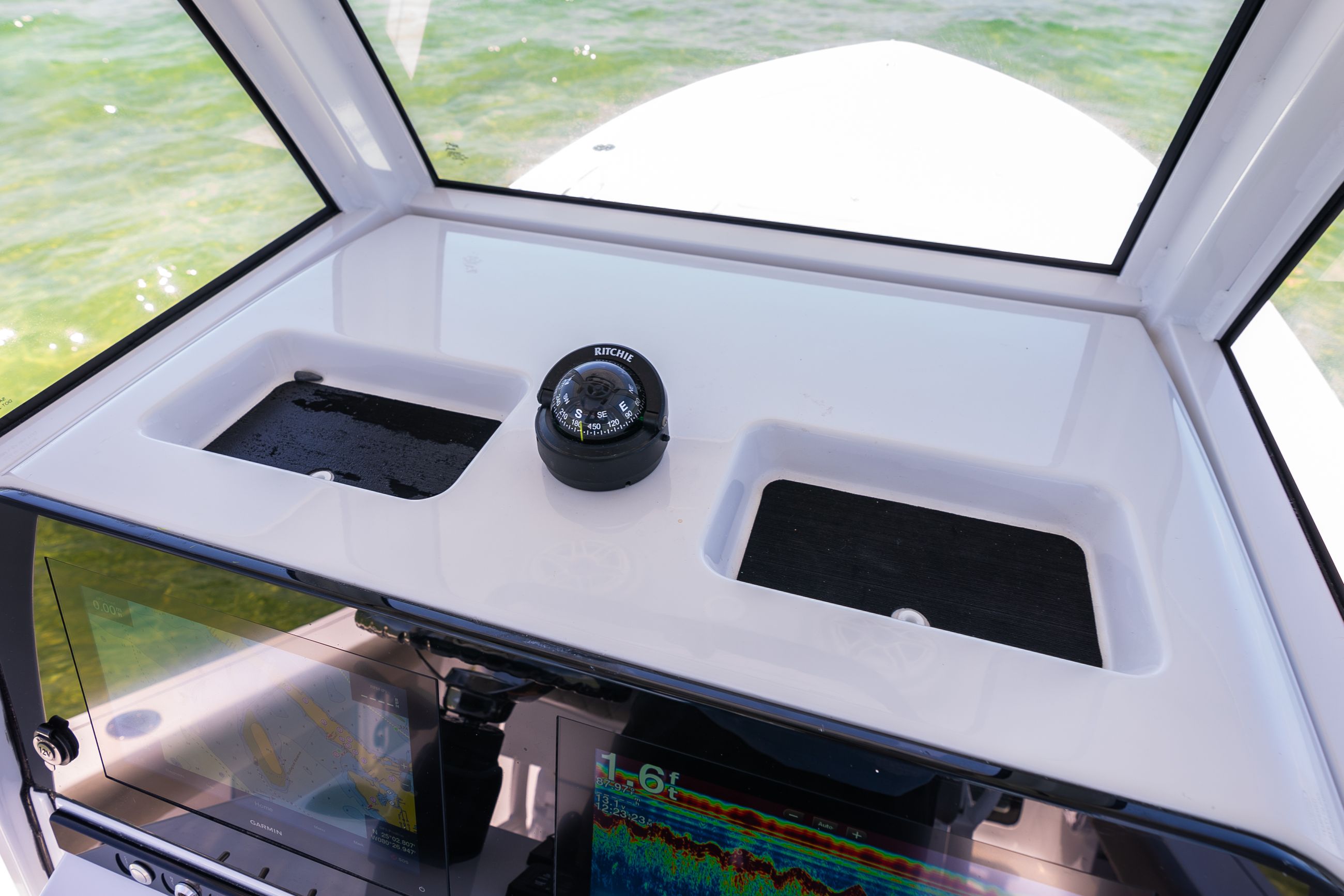 Masters 247 Bay Boat · Features | Sportsman Boats