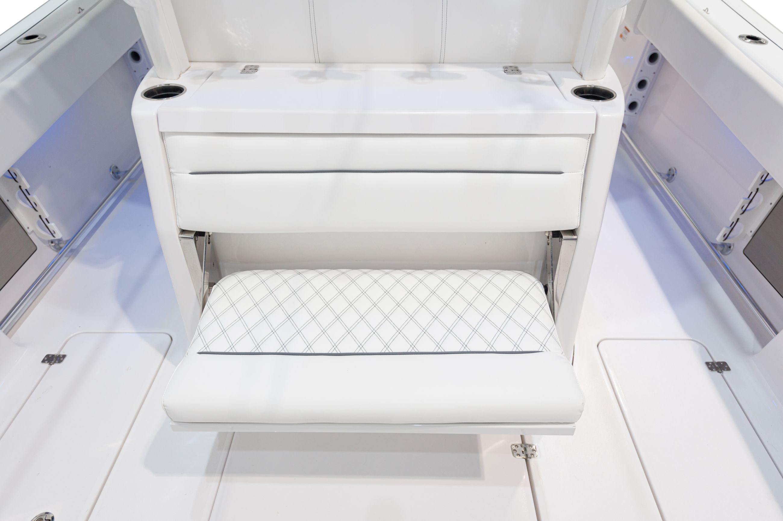 Open 322 Center Console · Features | Sportsman Boats