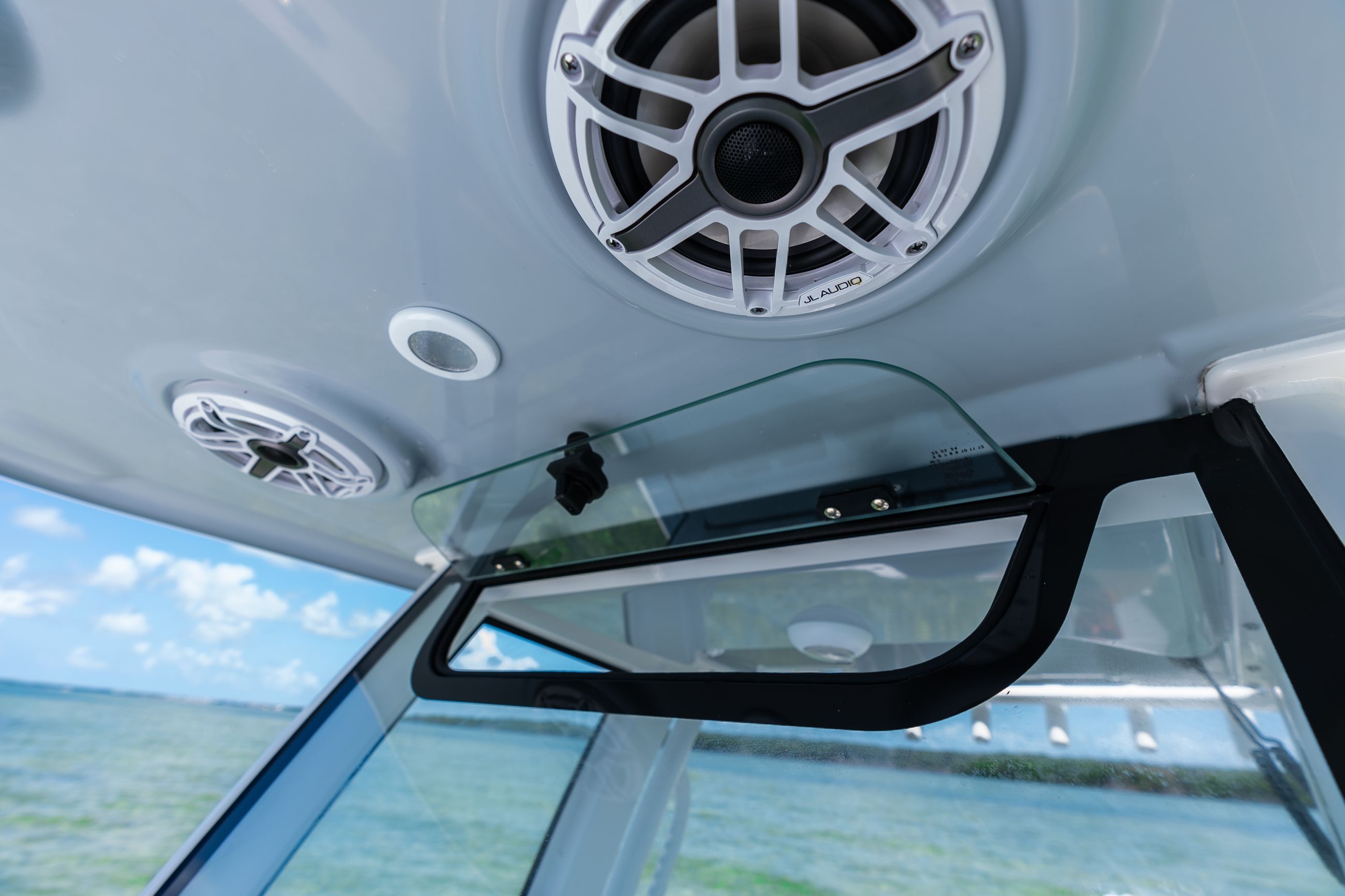 Masters 247 Bay Boat · Features | Sportsman Boats